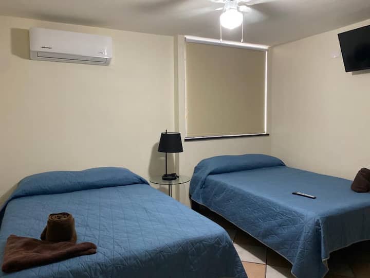 Depa/entero/clinica25/uanl/atras/hotel/laquinta - Monterrey