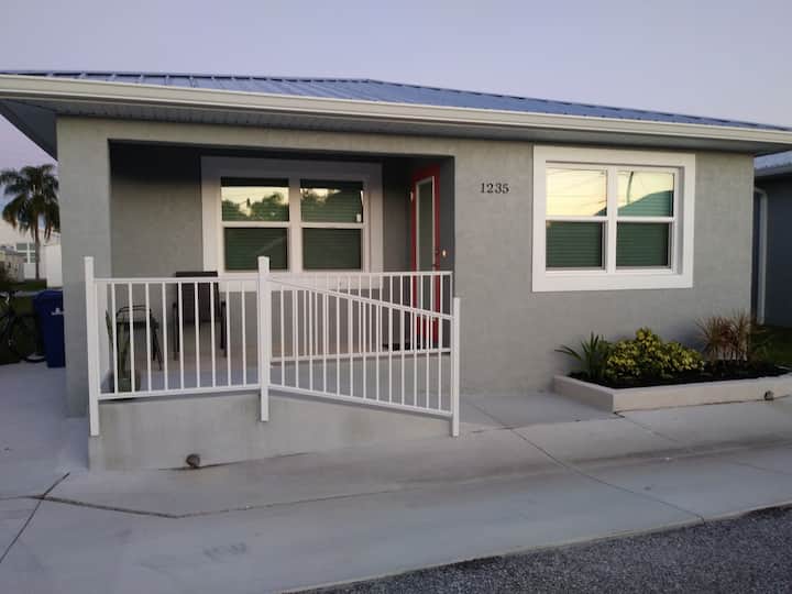 Cozy House In Sunny Sarasota - Sarasota, FL