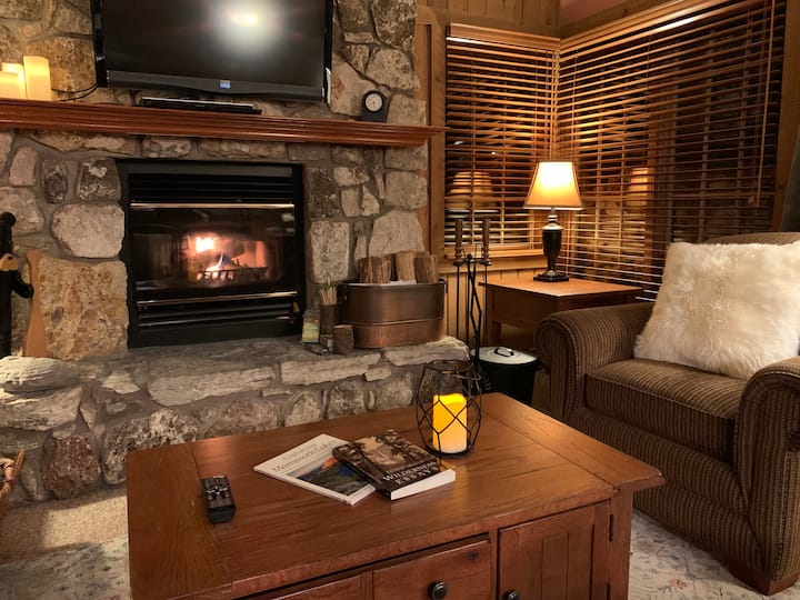Spacious Mountain Retreat, Close To Canyon Lodge - Mammoth Lakes, CA