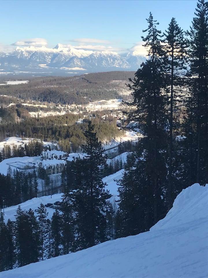 Ski-in/out Rustic King Suite Retreat - Kimberley, BC, Canada