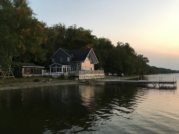 Muskoka-Style Lakefront Cottage with Pool & Sauna - Cottages for Rent ...