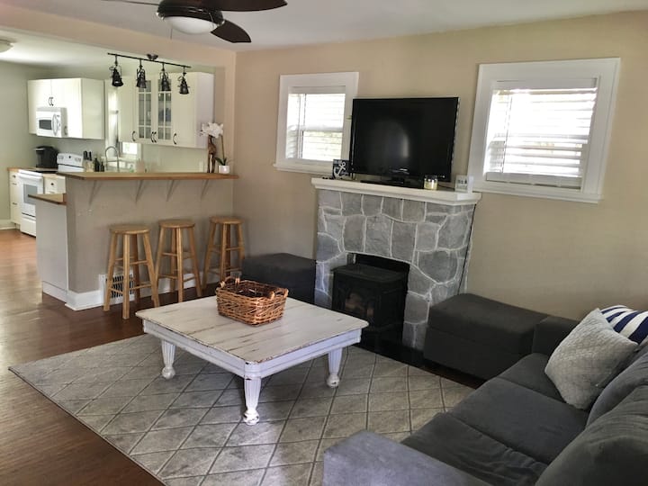 Relax, Unwind And Enjoy-private-2min Walk To Strip - Grand Bend