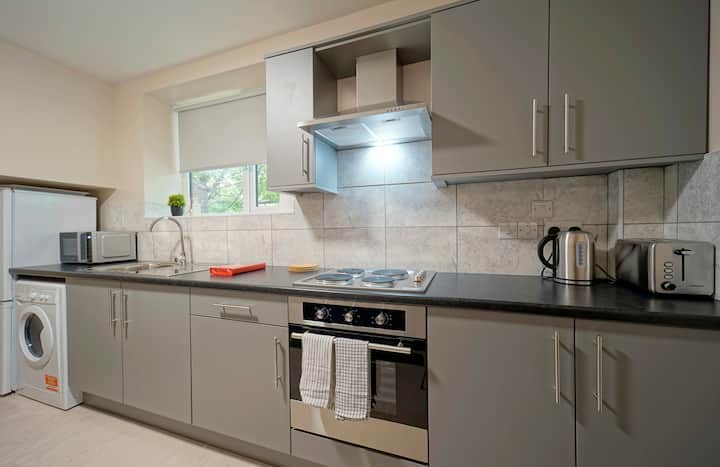 Private Duplex 7, Huddersfield (2 Double Bedrooms) - 