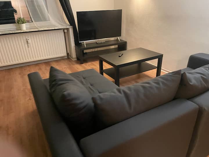 Eine Zentrale Wohnung Umgeben Von Geschäften. - Solingen