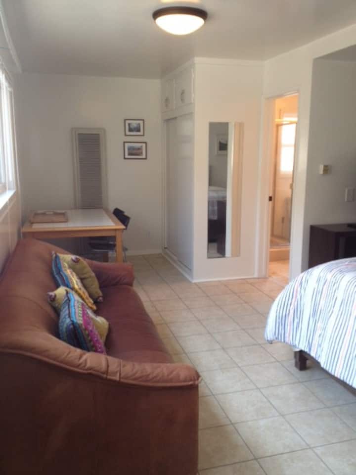 Private Bed & Bath - 2 Blocks To Beach - Torrance, CA
