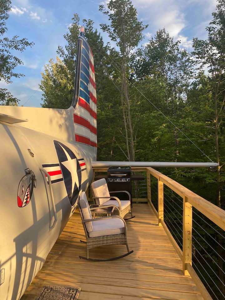 Stay in a piece of History! 1941 WWII Douglas DC-3 - Planes for Rent in ...