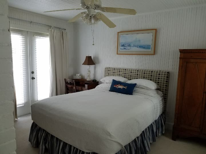 Sam Mathews House^^^: An Historic Tropical Inn - Stuart, FL