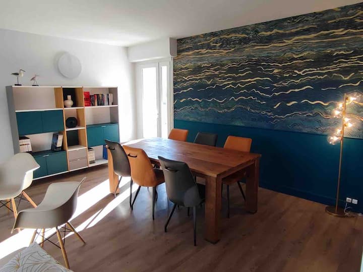 Appartement Rénové 90m2 En Centre Avec Garage - La Rochelle