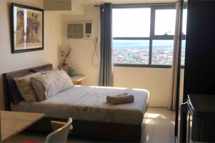 Riz Japandi Studio Sea View @ Horizons 101 - Cebu City