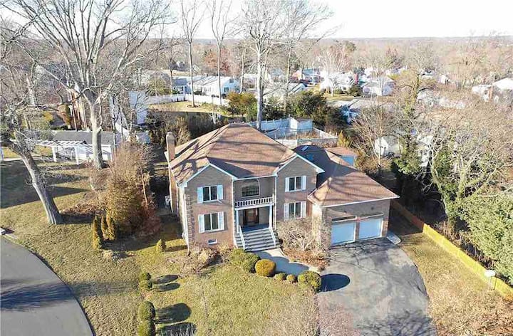 Spacious 5-bedroom Family Beach House - Milford, CT