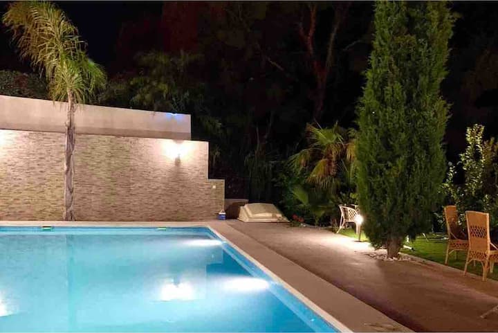 Charmante Petite Maison Rose - El Campello