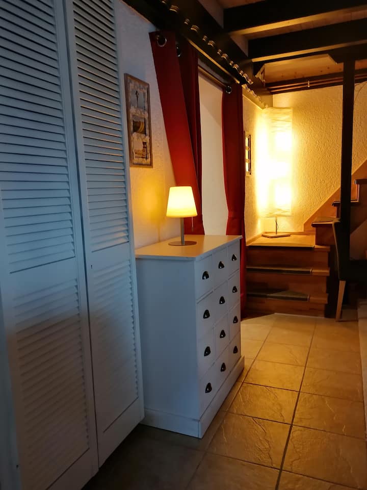 Romantic Cottage - Private Entrance - Safe Parking - Gelnhausen