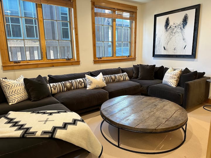 Charming 3 Bedroom Condo In Town Center - Big Sky, MT