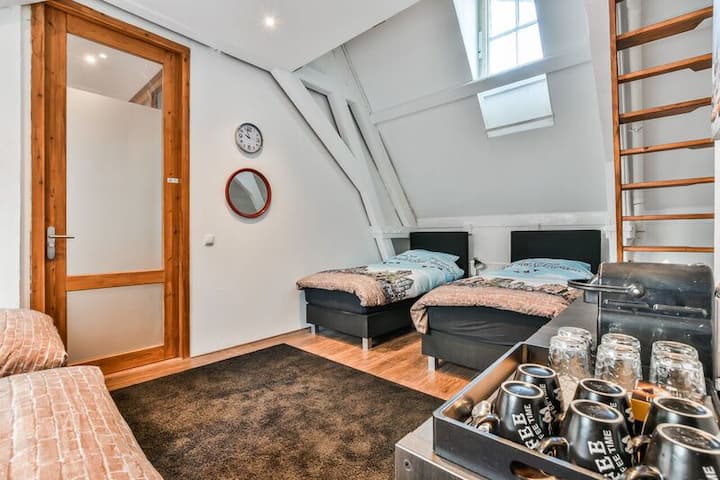 Private Room In A Historical Building! City Centre - Amsterdam