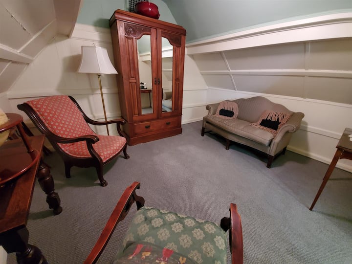 The Romany At The Historic Morehead Inn B&b - Charlotte, NC