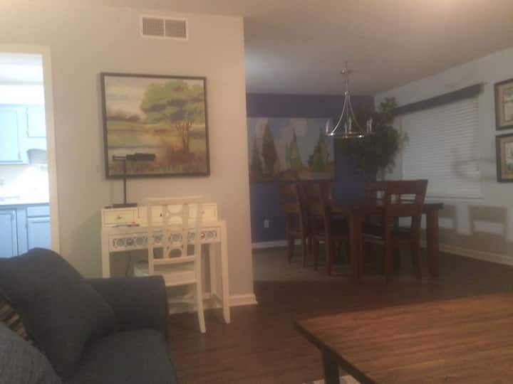Very Quiet, 2 Bd/2 Bth, 1st Floor Next To Park - Greensboro