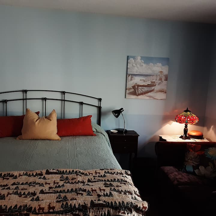 Private Bed, Bath Suite In Rita's Woodland Gardens - Corvallis, OR