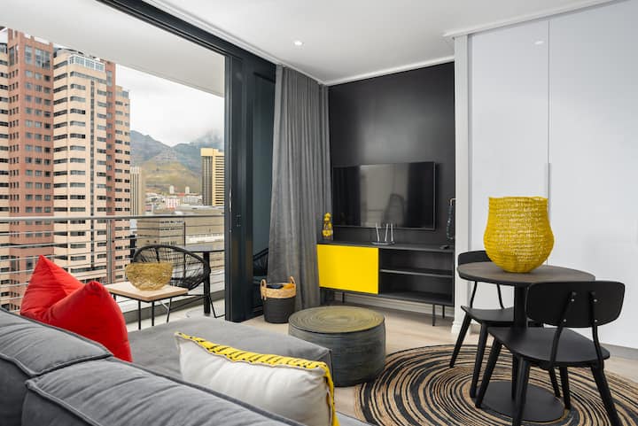 Dreamy Designer Space With Striking Views - Cape Town