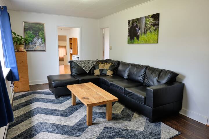 1. Maple Cabin - Blue River