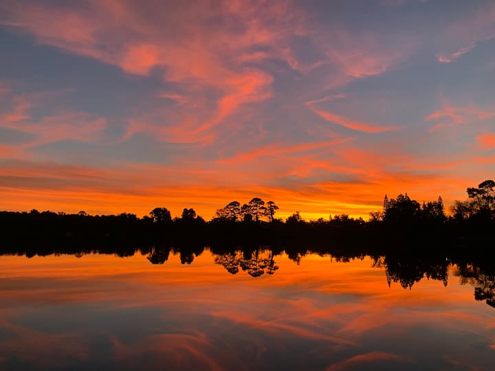 Resort Like 4/2.5 Lake Front Saltwater Pool - Oviedo
