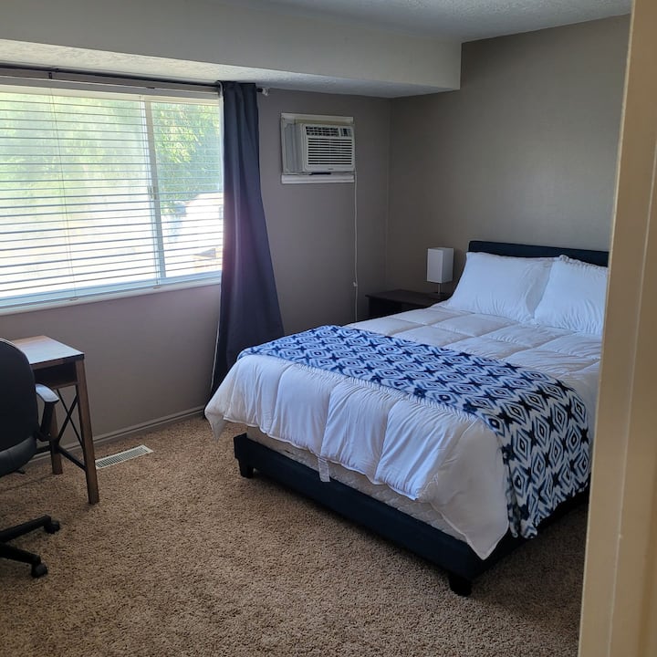 Lovely 2 Bedroom Townhome Style, 1000 Square Foot Rental Unit With Indoor Fireplace - Sundance, UT