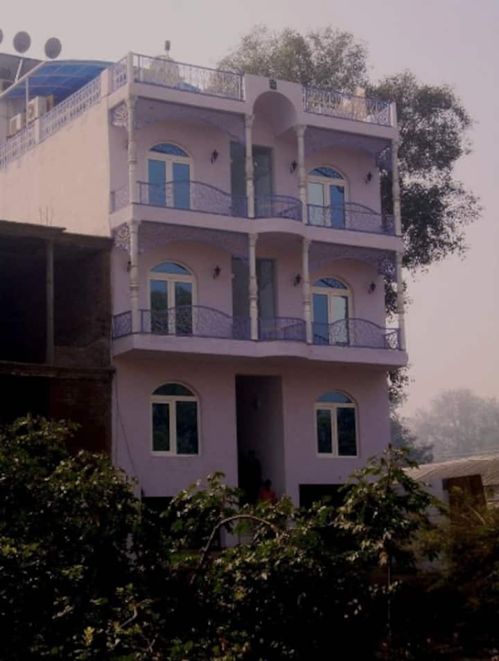 Deluxe Double Bed Room Near Taj Mahal - Agra