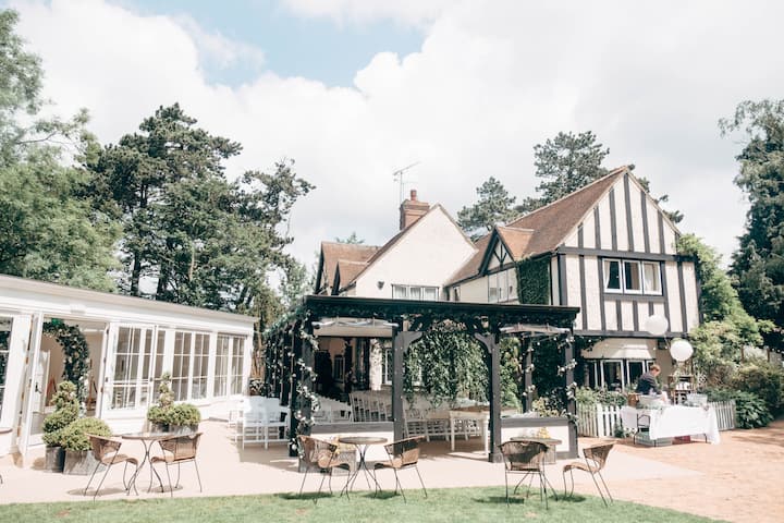 Three Bed House On A Beautiful Private Estate - Hythe