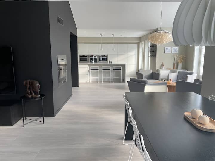 Stor Enebolig Med Høy Standard - Alesund