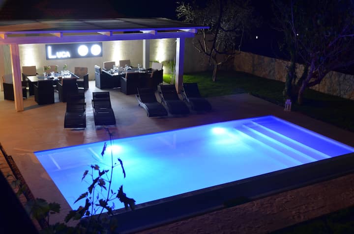 Brown Apartment With Swimming Pool - Zaton