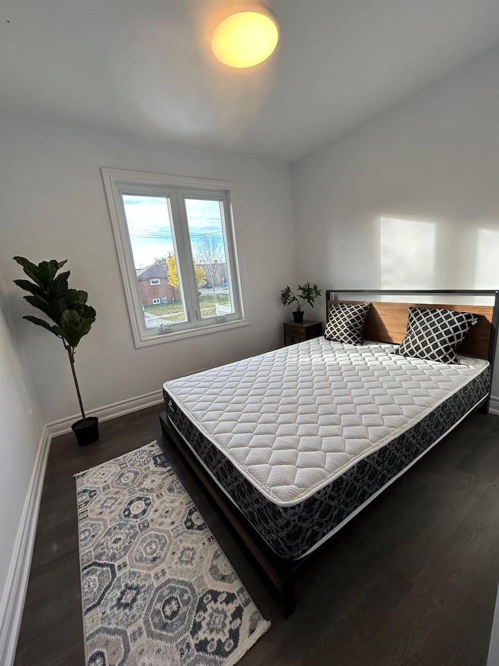 Pretty Room Etobicoke. - Toronto