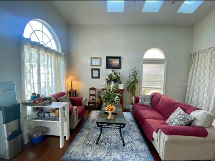 The Balcony Suite - Marysville, WA