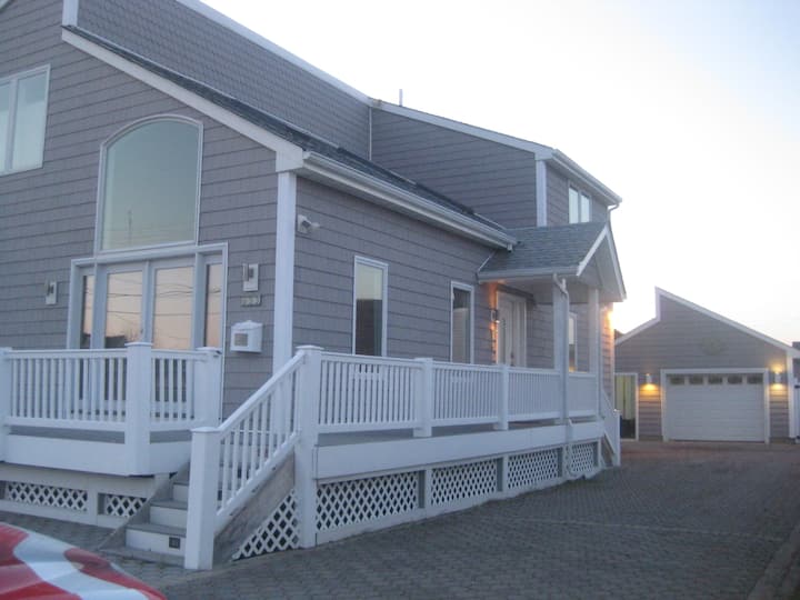 Heated Pool,  Tub 1 Blk To Beach, Linens, Badges - Point Pleasant, NJ