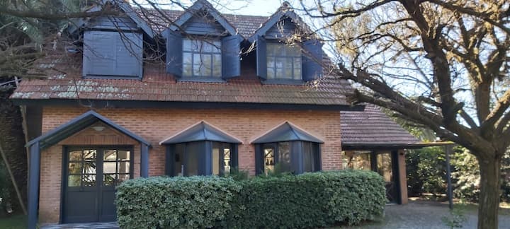 Casa De Country En Cardales Con Parrilla Y Pileta - Campana