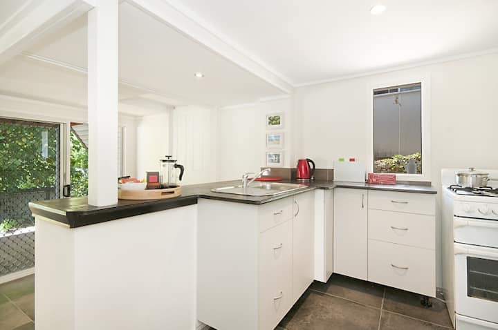 Newport Studio, Privacy Amidst A Neighbourhood. - Ballina