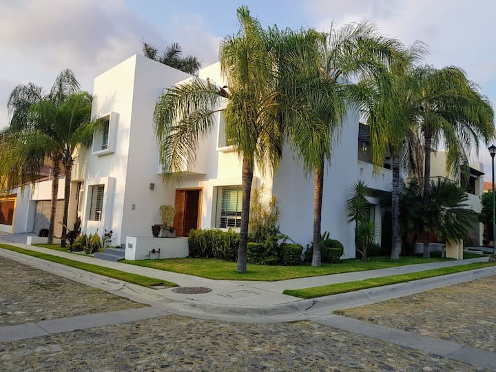 Casas  De Lujo Coworking         
¡Si Facturamos! - Colima
