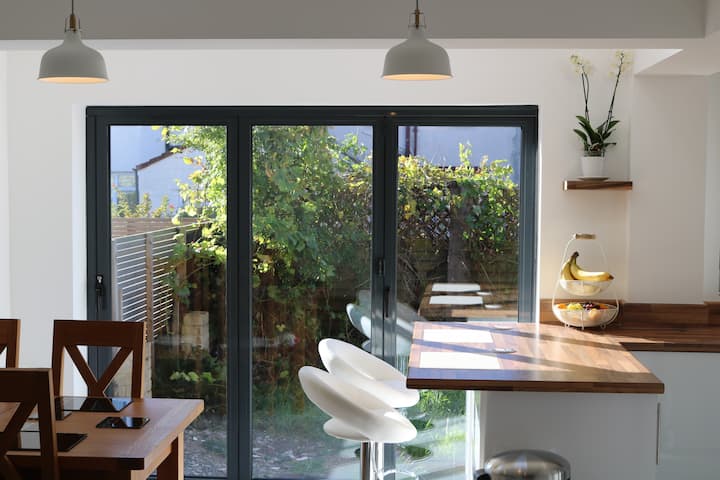 Luxury Victorian Garden Apartment - Bristol