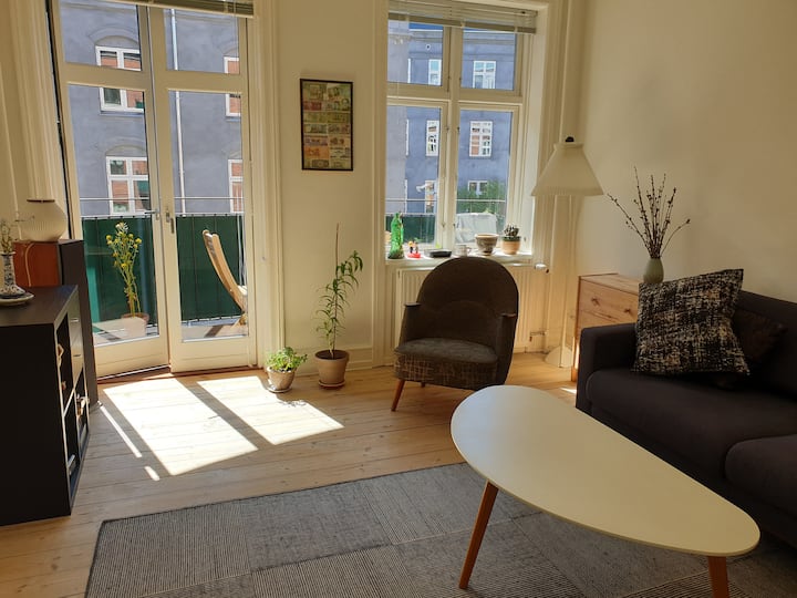 Spacious And Cozy With Balcony - Copenhague