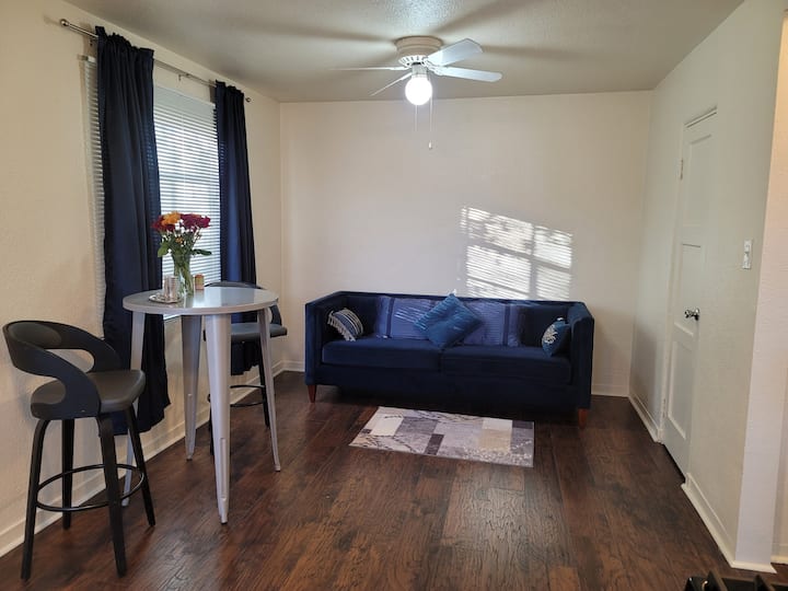Cozy Downtown
Apartment
1 Bedroom 1 Bath - Albuquerque, NM