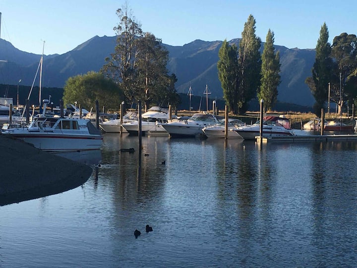 Boat Harbour Lake View Retreat - Te Anau