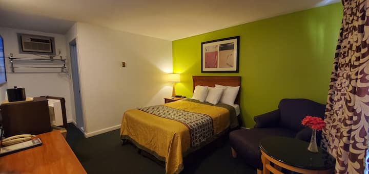 Queen Bedroom - Lake George, NY
