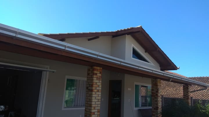 Casa Na Quadra Do Mar Com Wi-fi - Navegantes