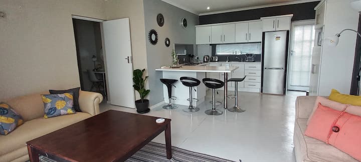 Family Cottage On Marine Drive - Port Elizabeth