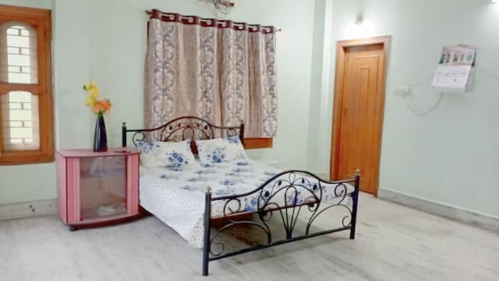 Spacious Room With Attached Bathroom - Agartala