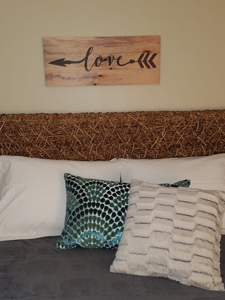 Save 10% Private, 2 Bd, 2 Ba, Lr/kitch, Long Term - Savannah, GA