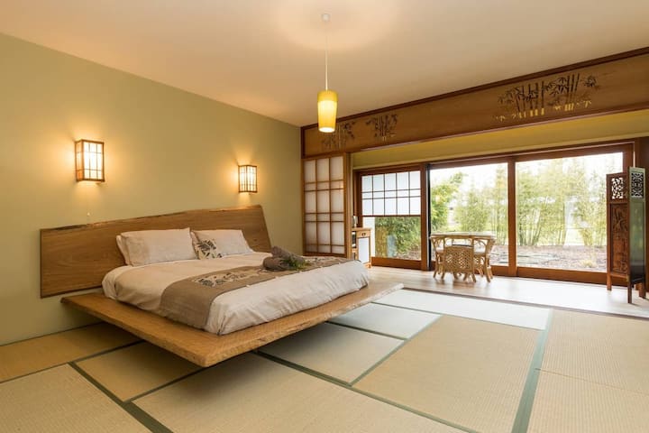 Coastal Setting Japanese Themed Pine Room - Torquay, Australia