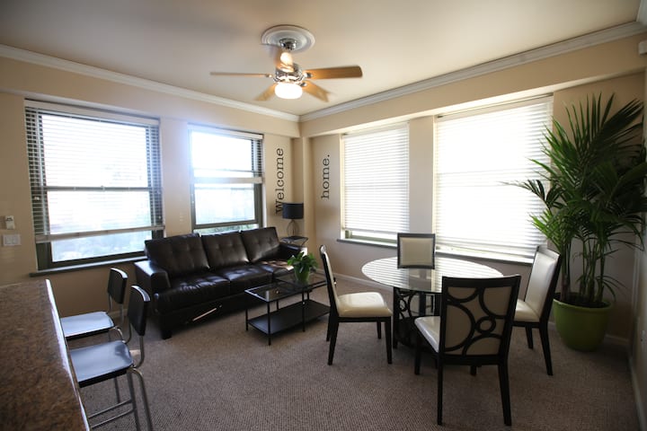 2 Bd 2 Bath Historic Bldg By Disney Fireworks View - Disneyland Resort, Anaheim