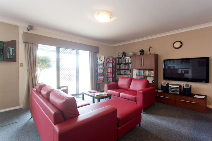 Deluxe Queen Room  With Shared Bathroom (6) - Iluka