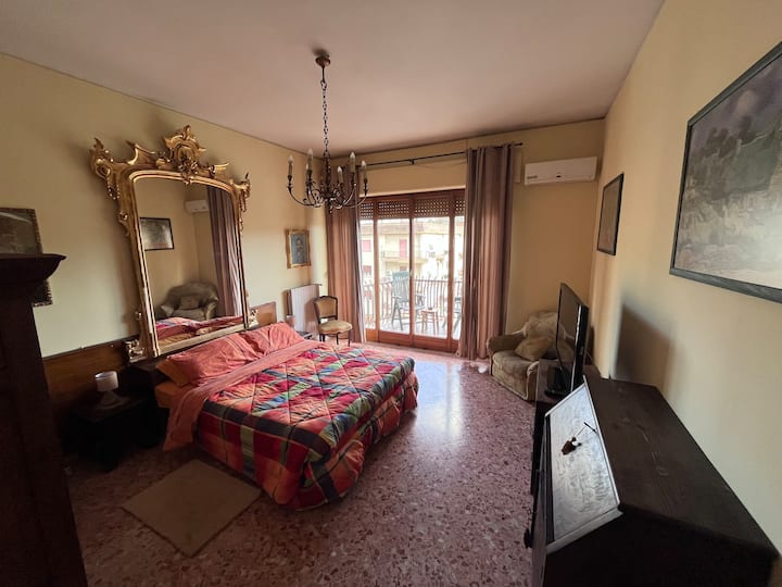 Large Bright Room+balcony - Sicily