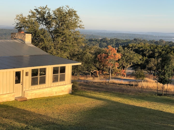 Sunset Cottage With Hilltop Views On Horse Farm - Driftwood, TX