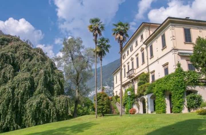 Villa Bertoni: Spazioso Attico Fronte Lago - Tremezzina